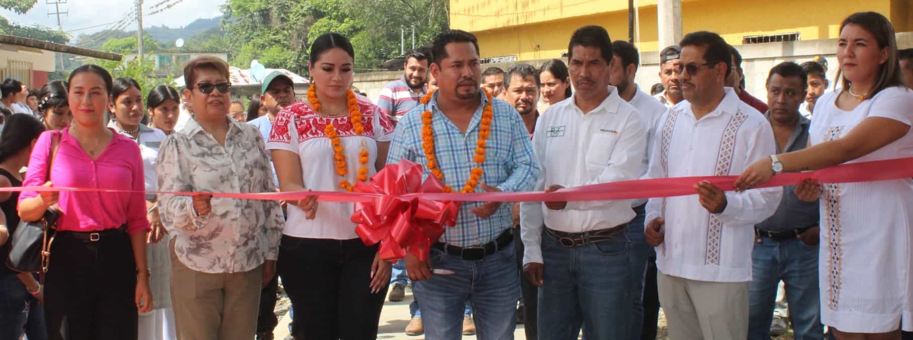Entrega Ayuntamiento de Zontecomatlán más obras en localidades - Cambio 33